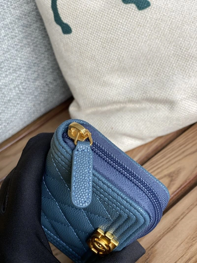 Indistinguishable Chanel Wallet Purse
