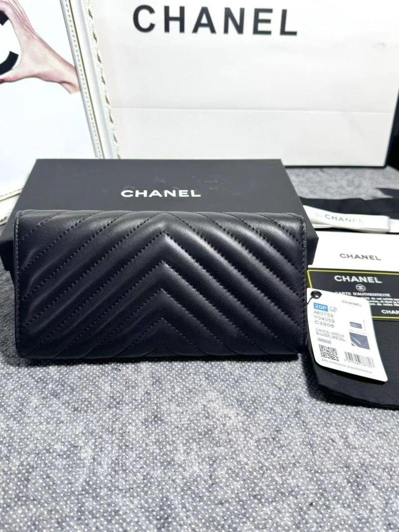 Indistinguishable Chanel Wallets Purse