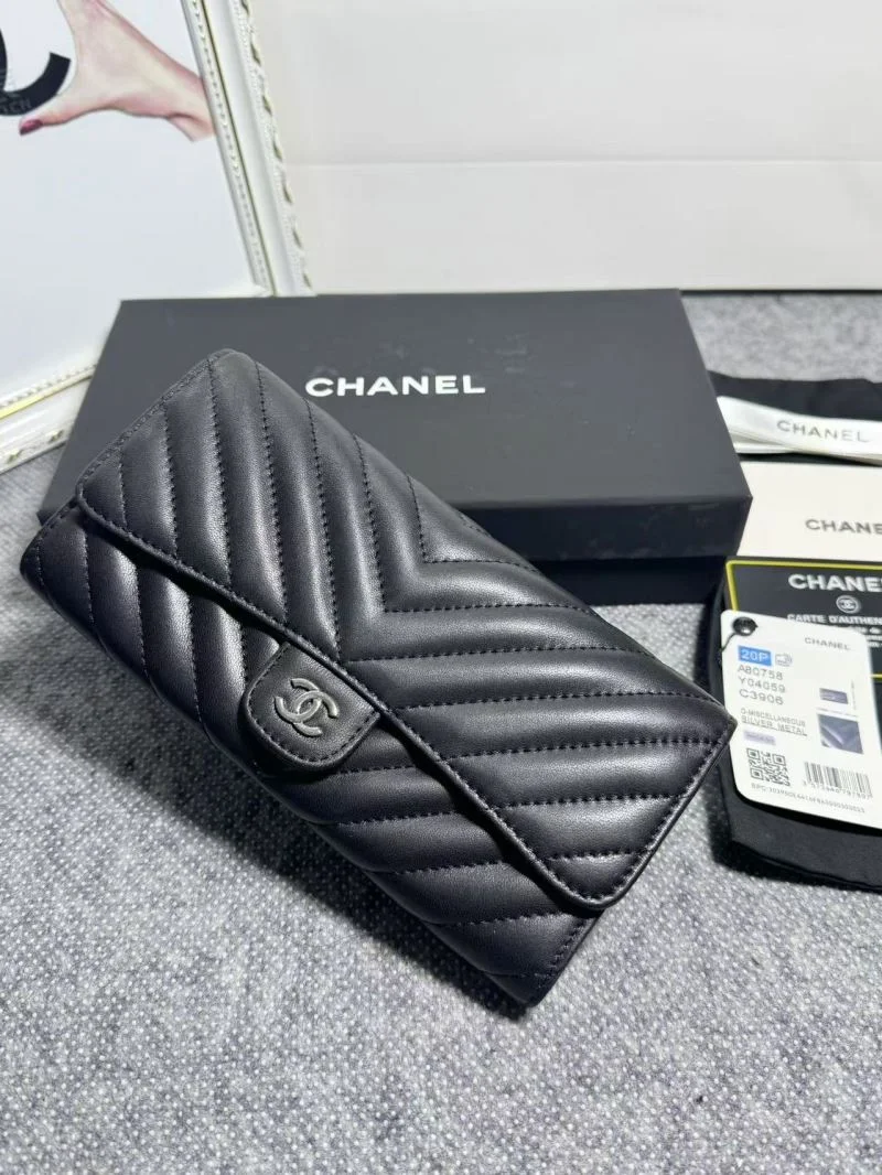 Indistinguishable Chanel Wallets Purse