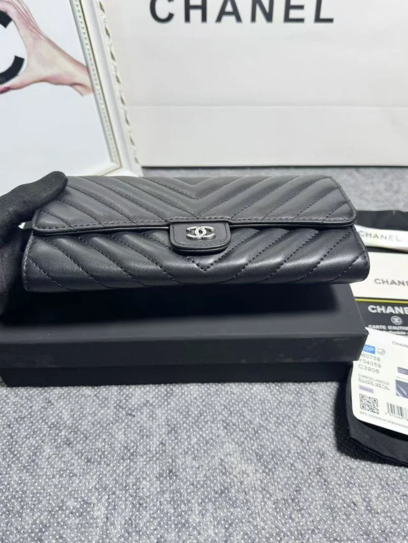 Indistinguishable Chanel Wallets Purse