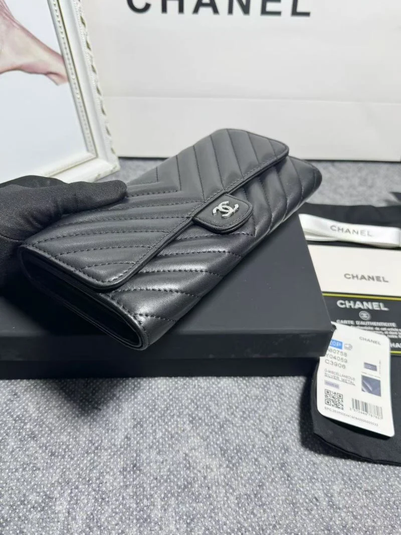 Indistinguishable Chanel Wallets Purse