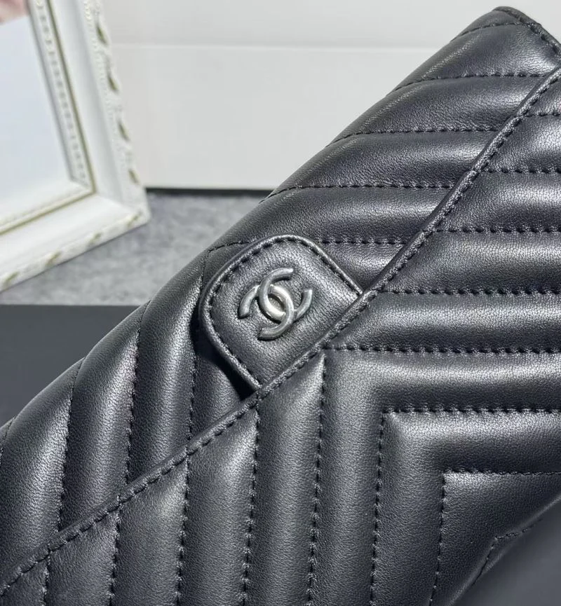 Indistinguishable Chanel Wallets Purse