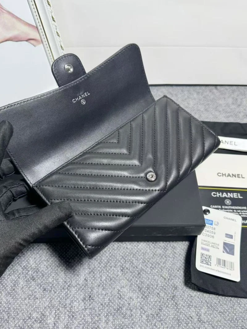 Indistinguishable Chanel Wallets Purse
