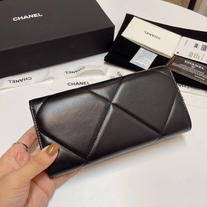 Indistinguishable Chanel Wallets Purse