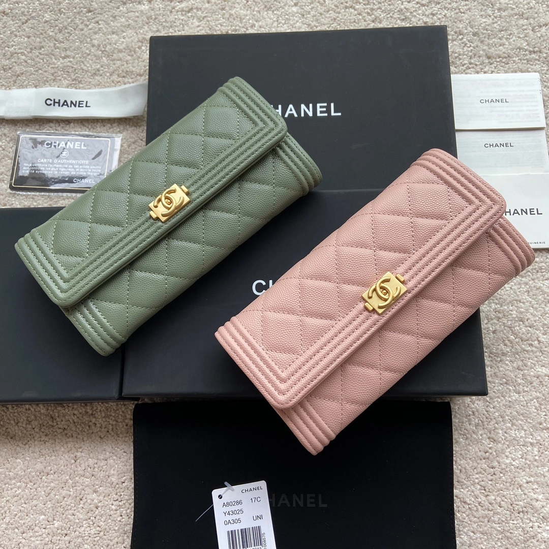 Indistinguishable Chanel Wallets Purse