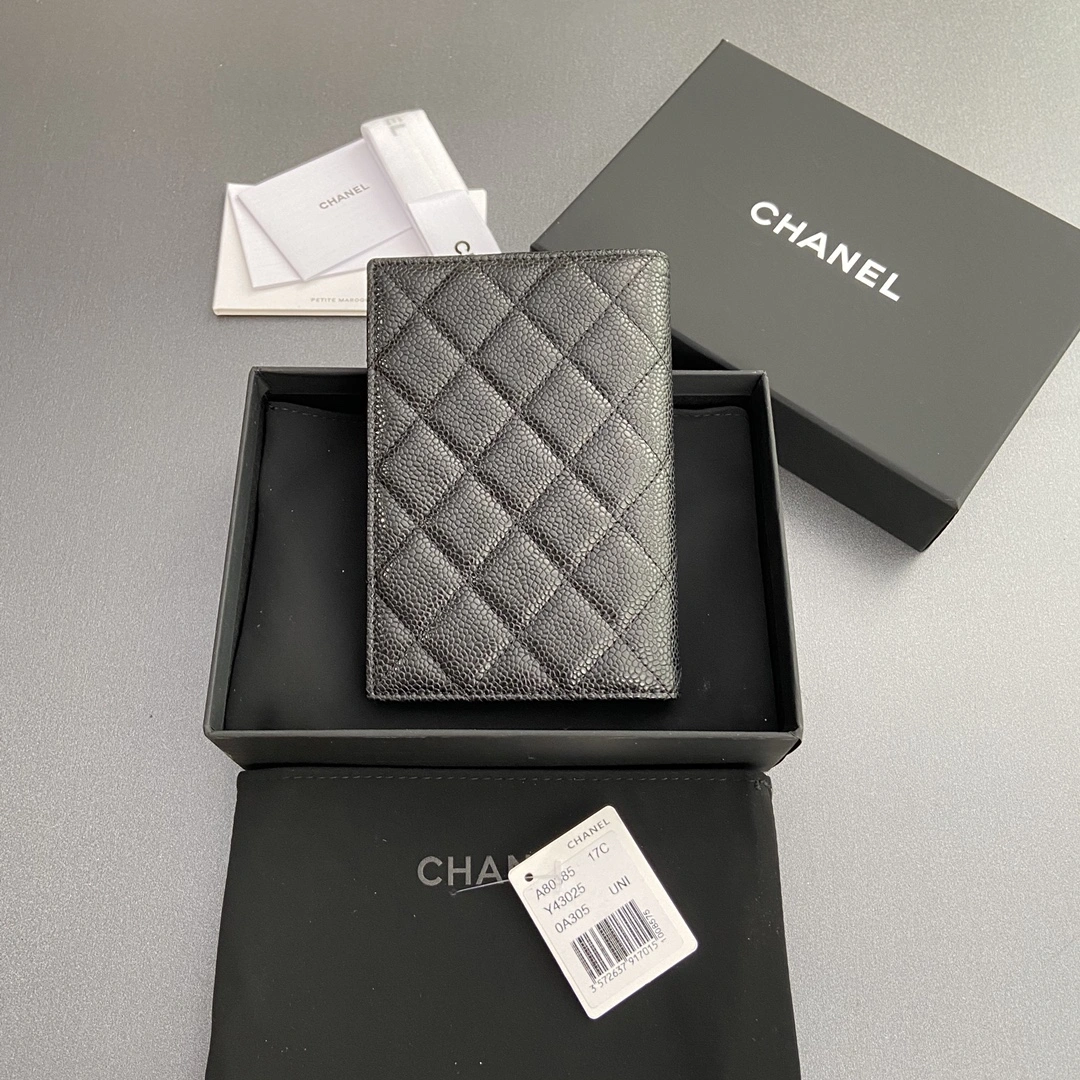 Indistinguishable Chanel Wallets Purse