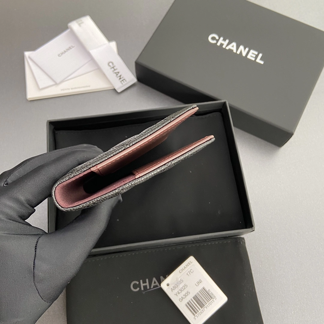 Indistinguishable Chanel Wallets Purse