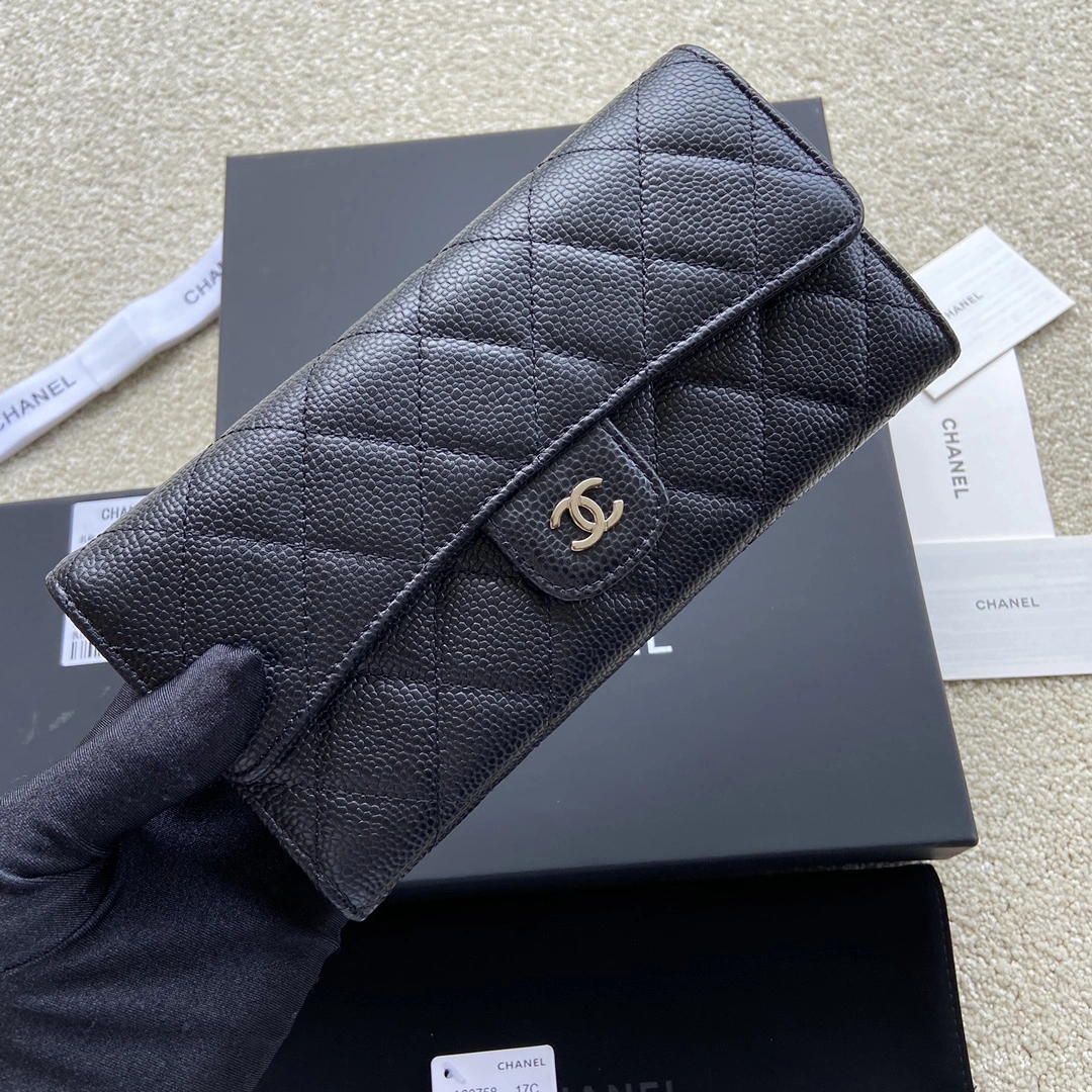Indistinguishable Chanel Wallets Purse