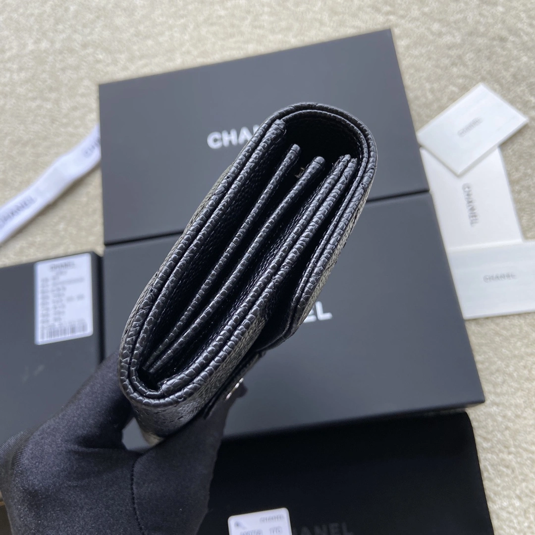 Indistinguishable Chanel Wallets Purse