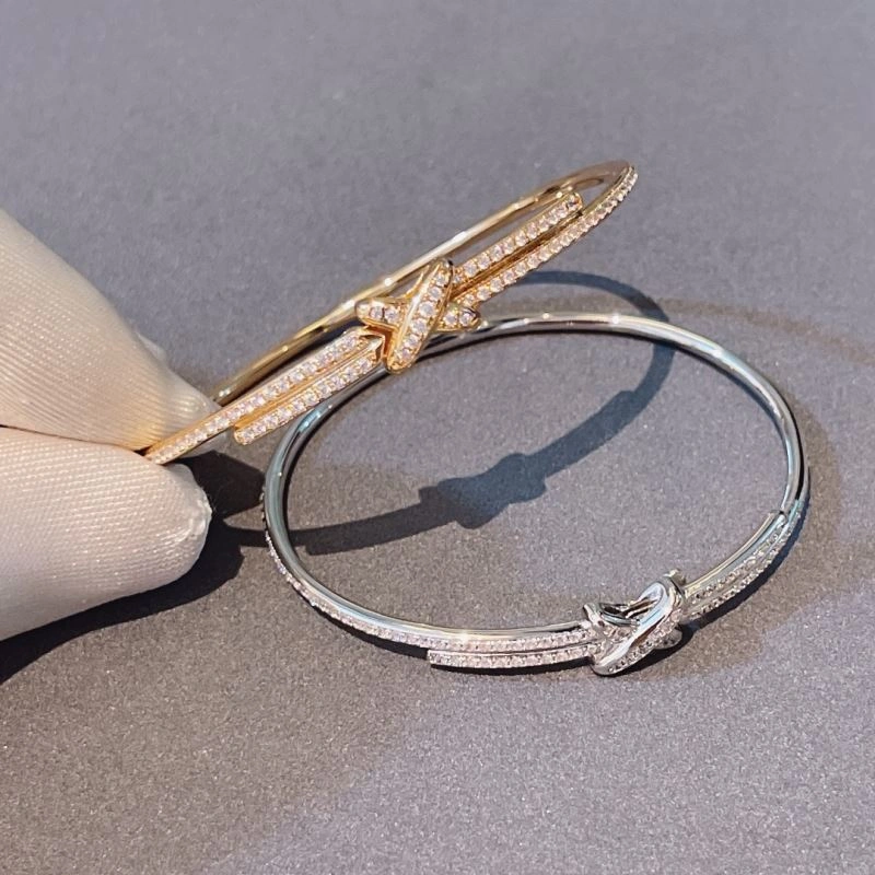 Top mirror Chaumet Bracelets
