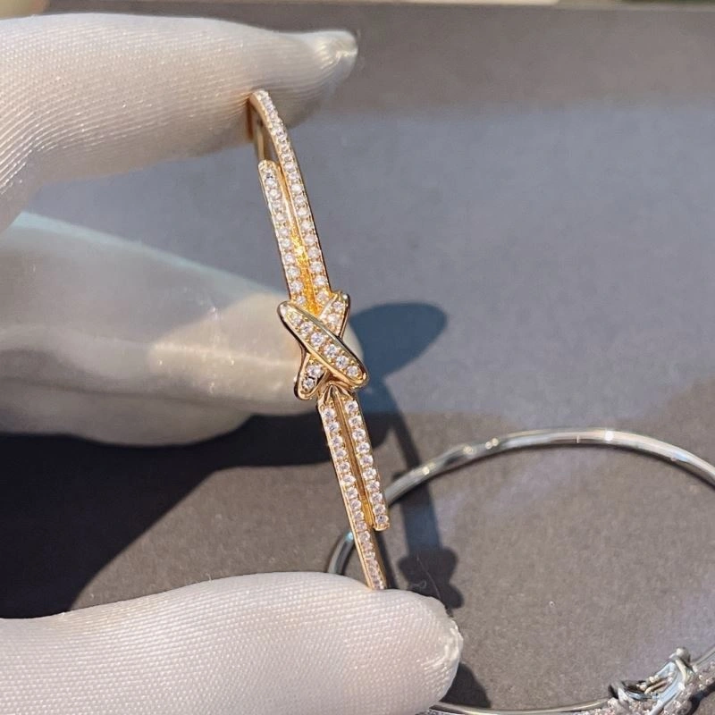 Top mirror Chaumet Bracelets