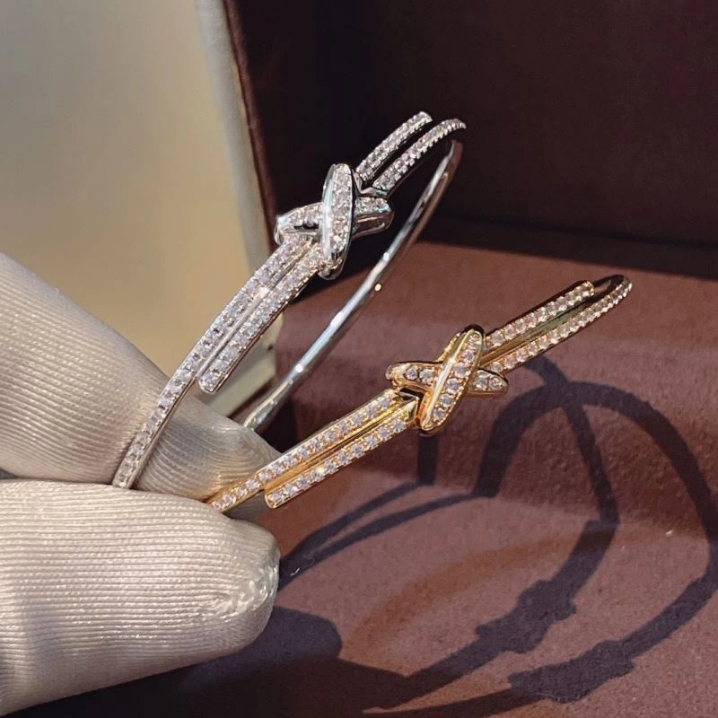 Top mirror Chaumet Bracelets