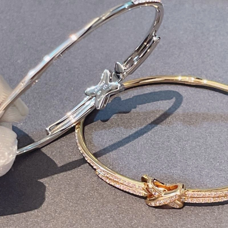 Top mirror Chaumet Bracelets