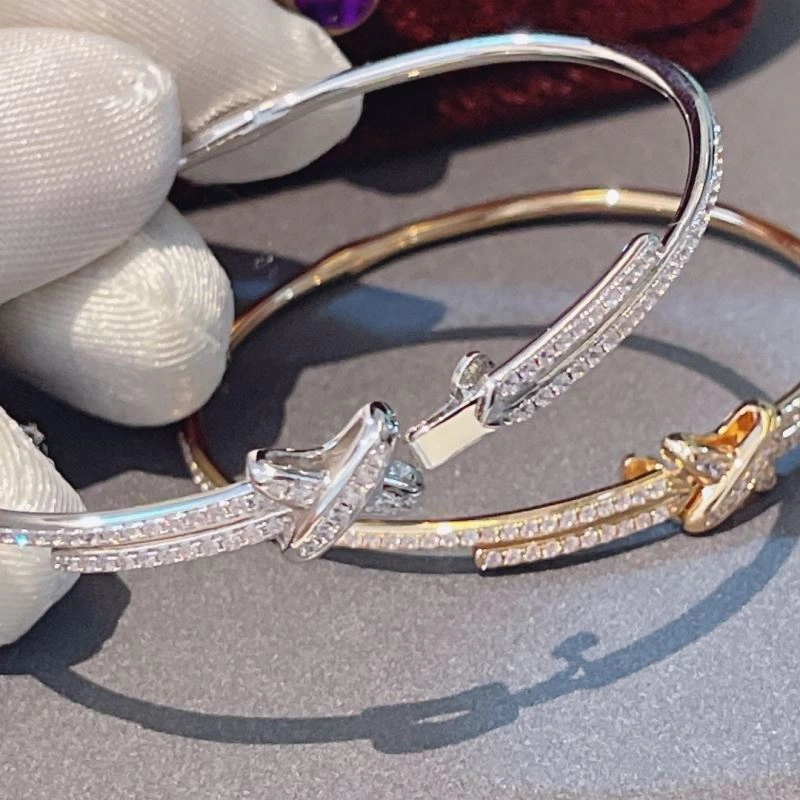 Top mirror Chaumet Bracelets