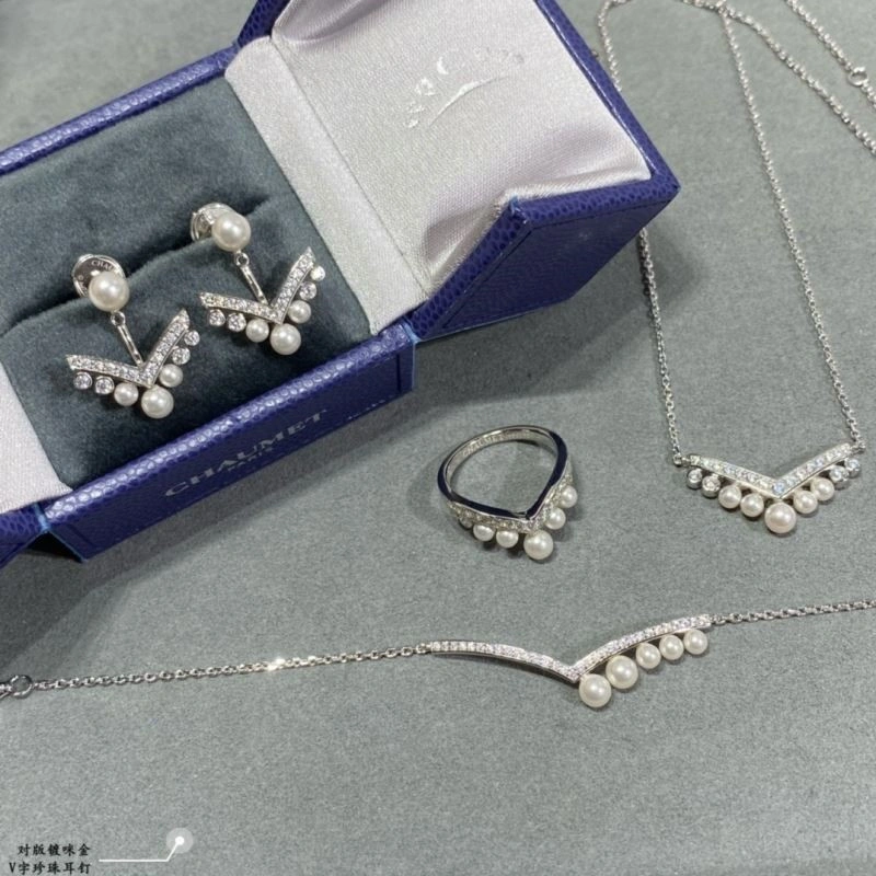 Discounted Chaumet Earrings
