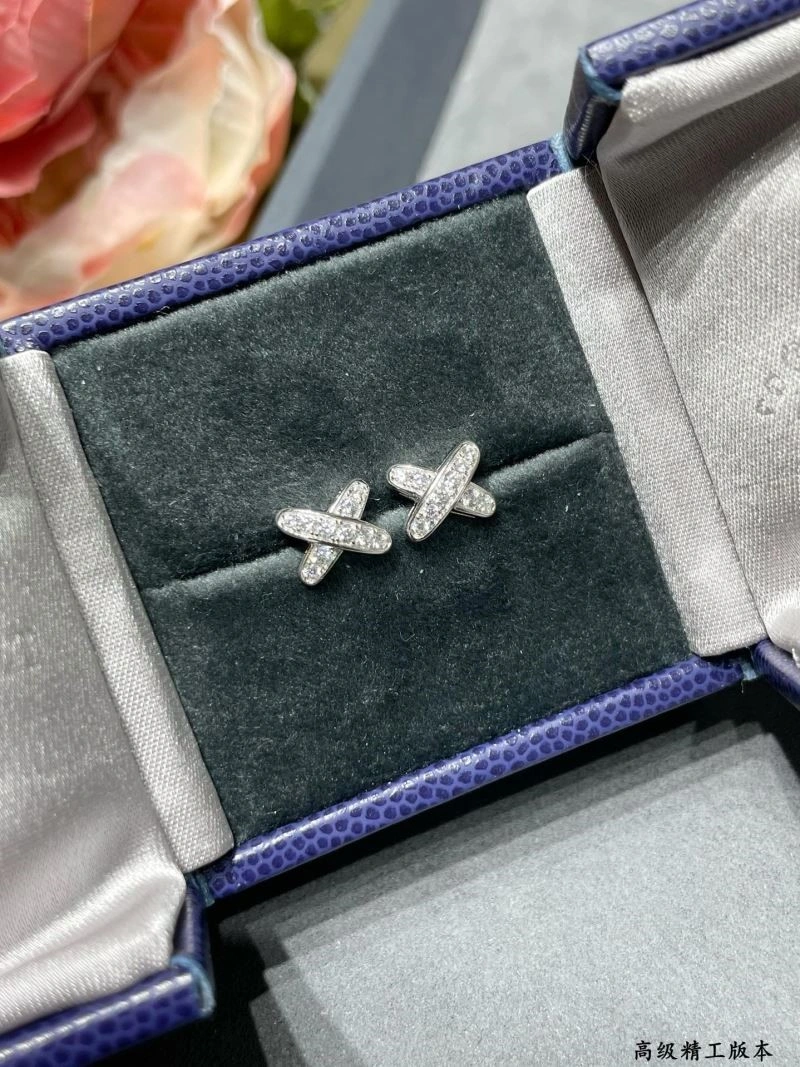 Low-cost Chaumet Earrings