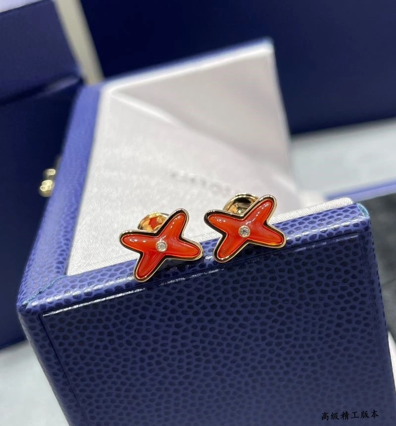 Accurate model Chaumet Earrings
