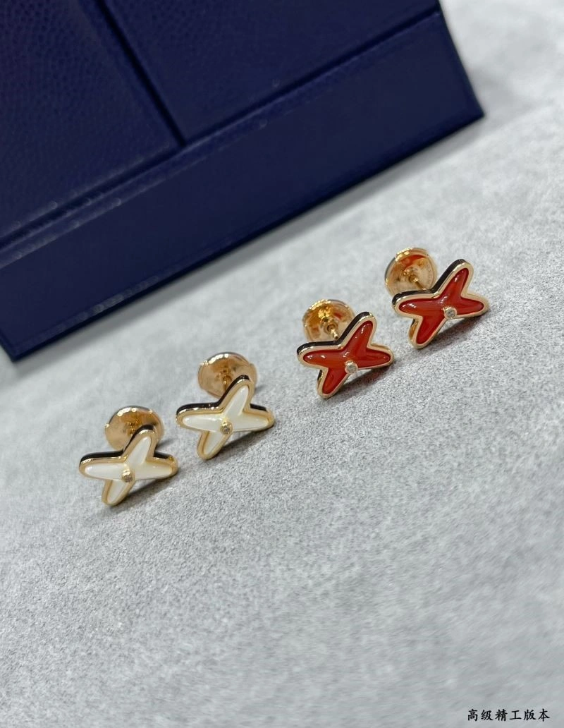 Accurate model Chaumet Earrings