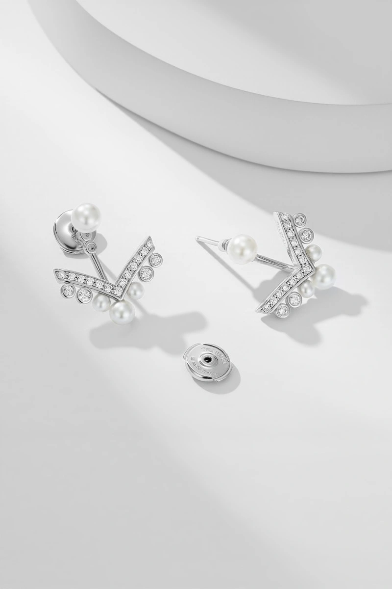 Low-cost Chaumet Earrings
