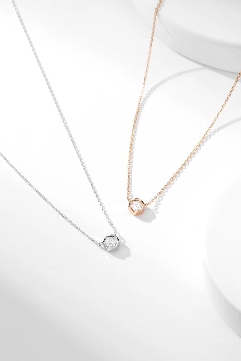 Top mirror Chaumet Necklaces