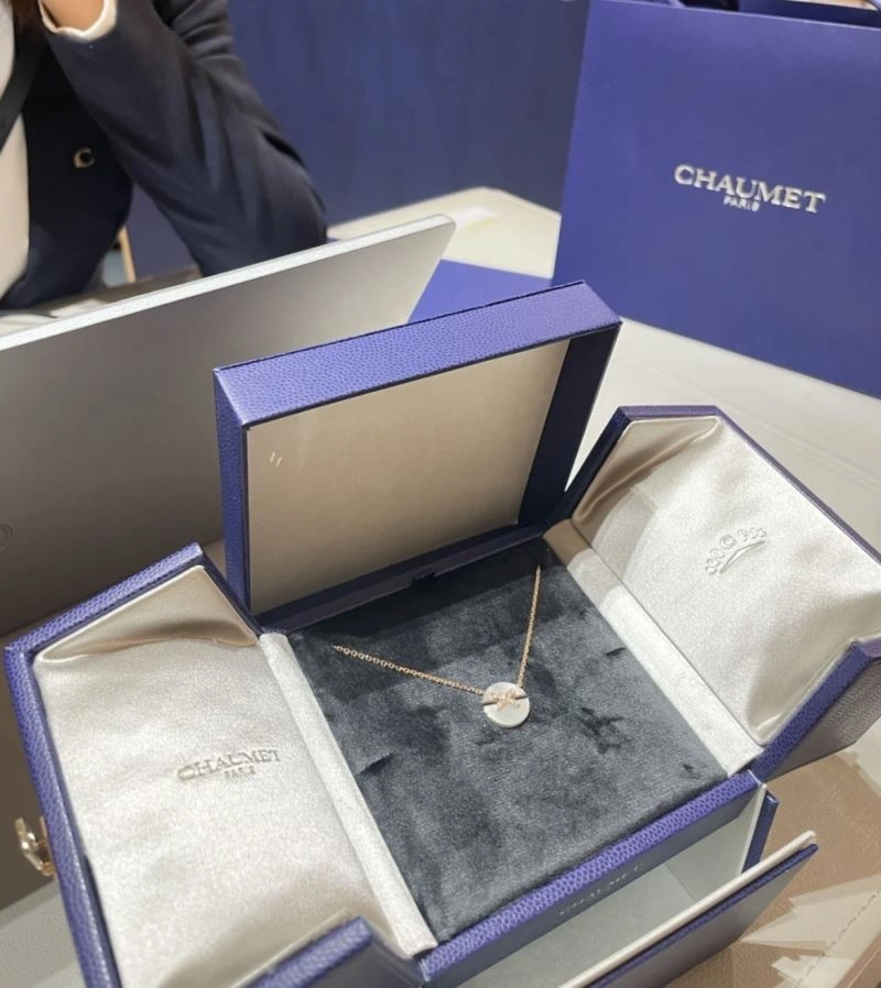 Bargain Chaumet Necklaces
