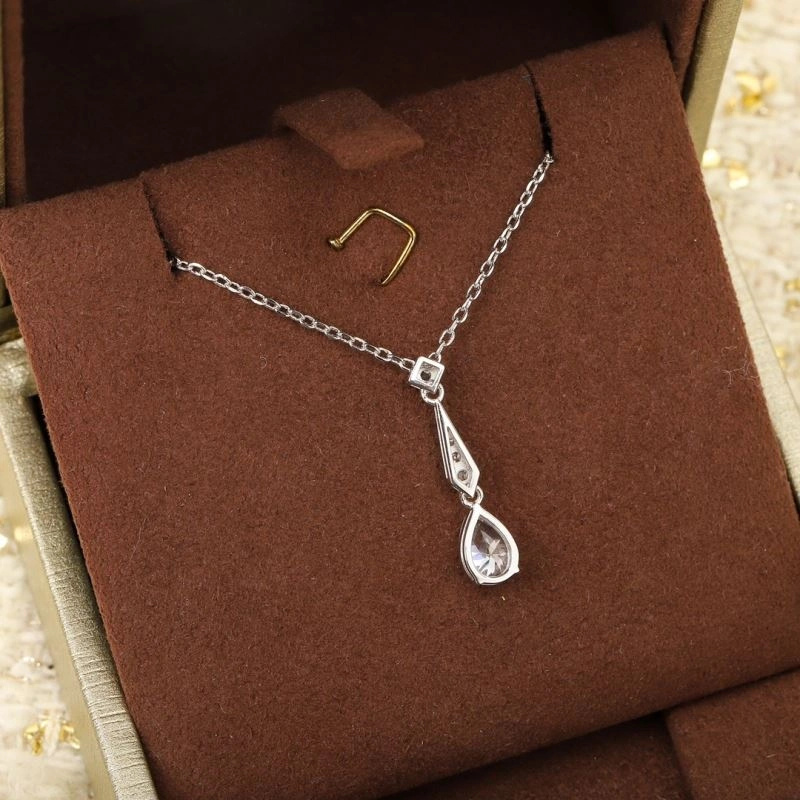 Low-cost Chaumet Necklaces