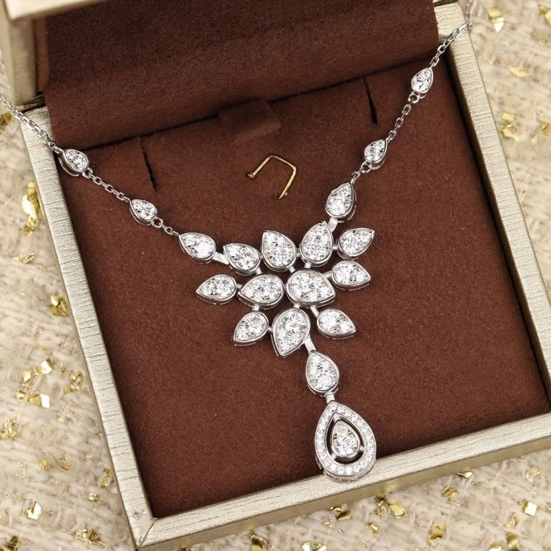 Cut-rate Chaumet Necklaces