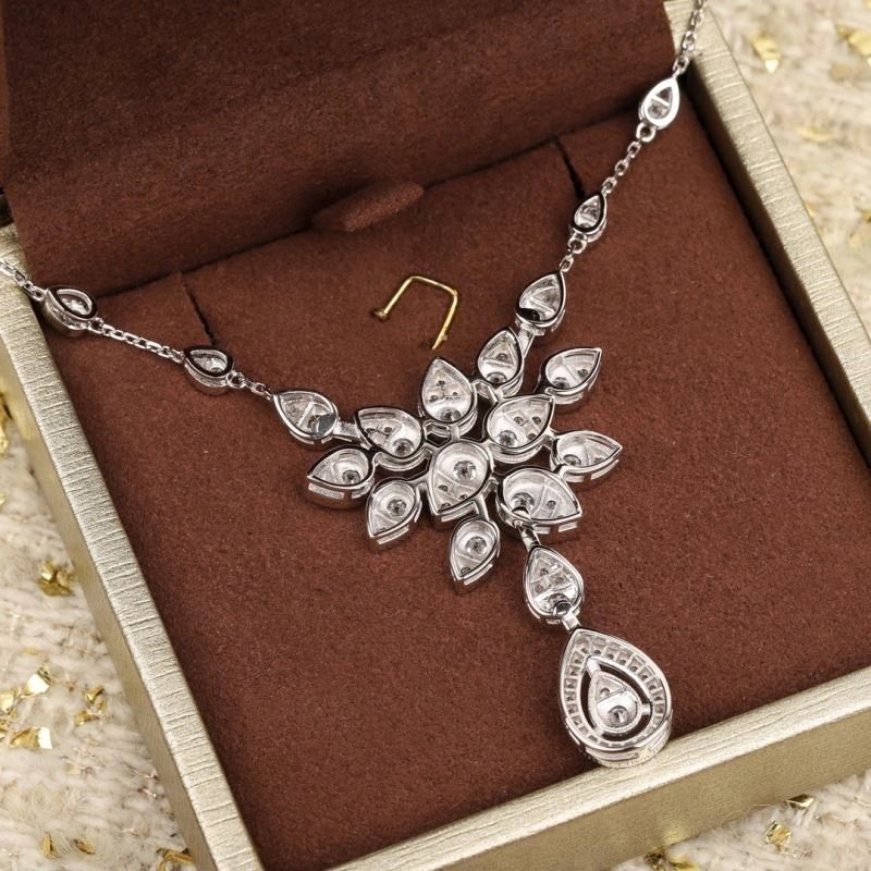 Cut-rate Chaumet Necklaces