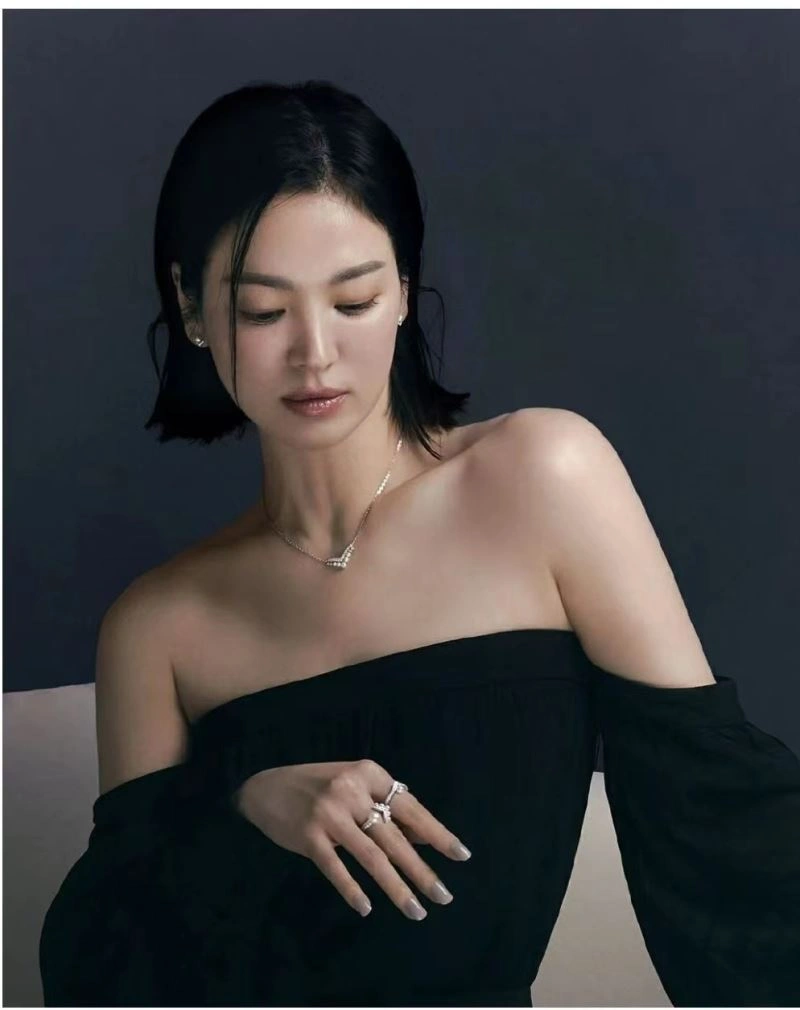 Indistinguishable Chaumet Necklaces