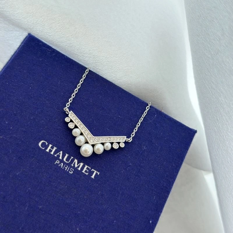 Indistinguishable Chaumet Necklaces
