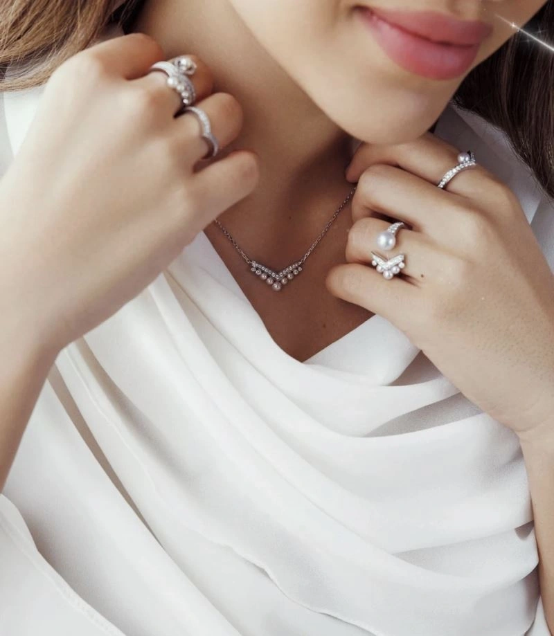 Indistinguishable Chaumet Necklaces