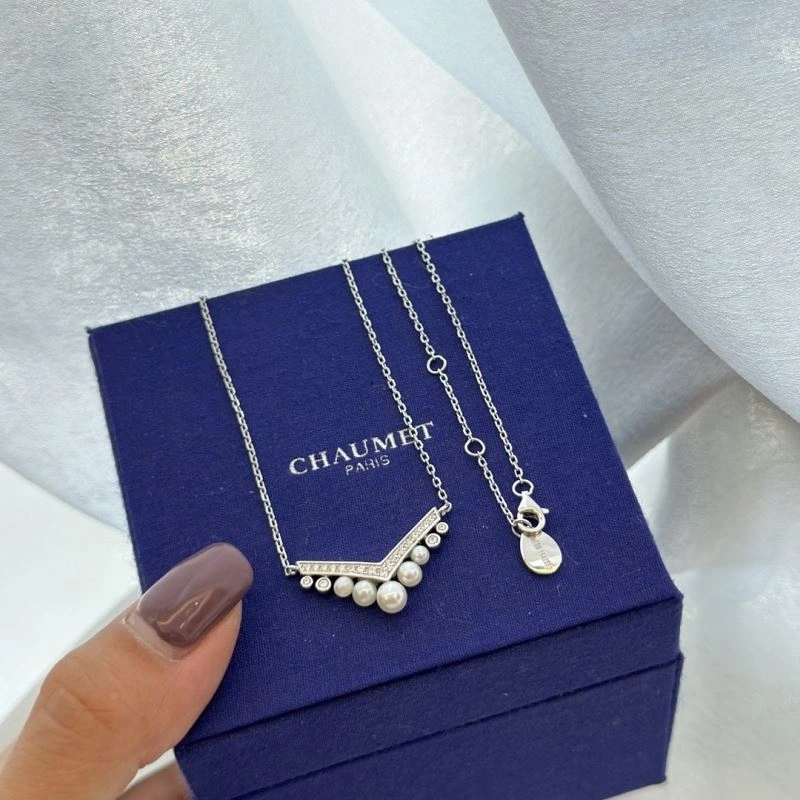 Indistinguishable Chaumet Necklaces