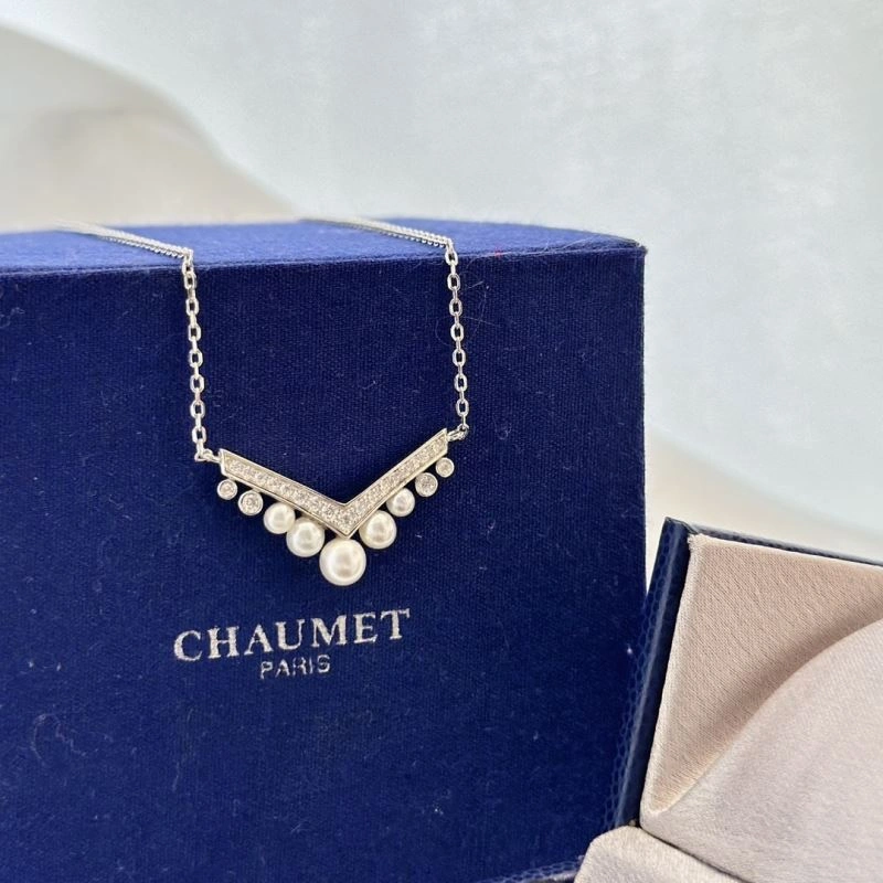 Indistinguishable Chaumet Necklaces