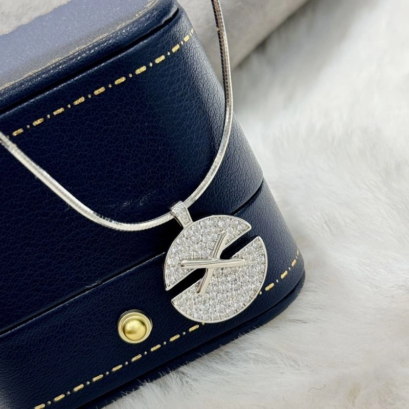 Top match Chaumet Necklaces