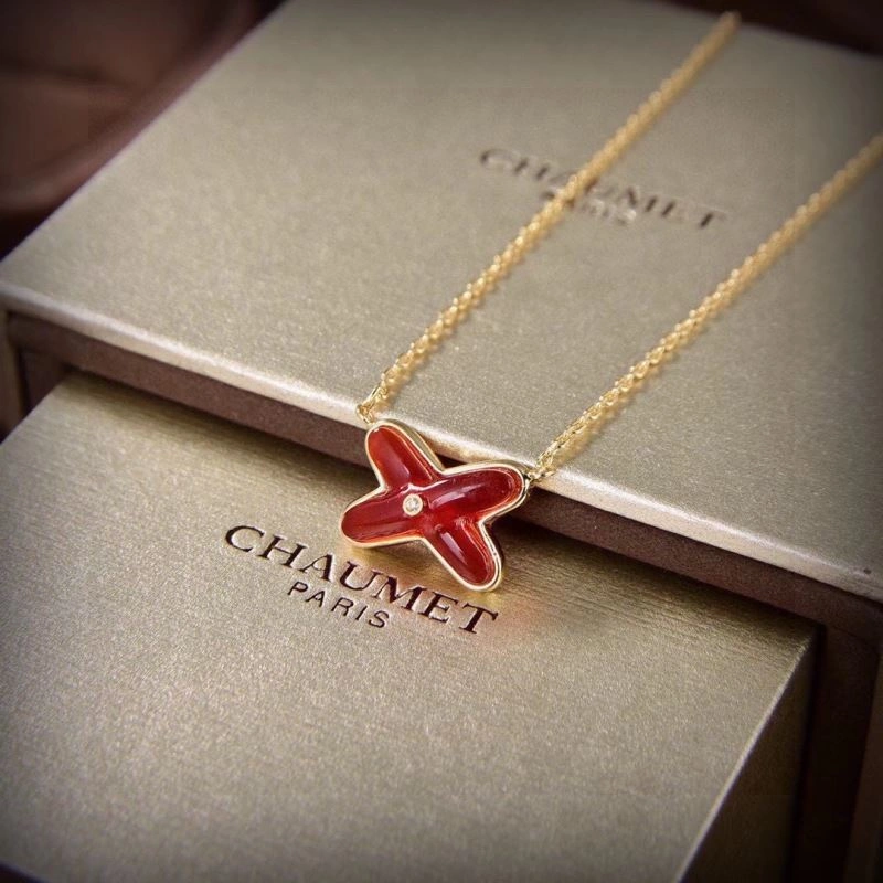 Indistinguishable Chaumet Necklaces