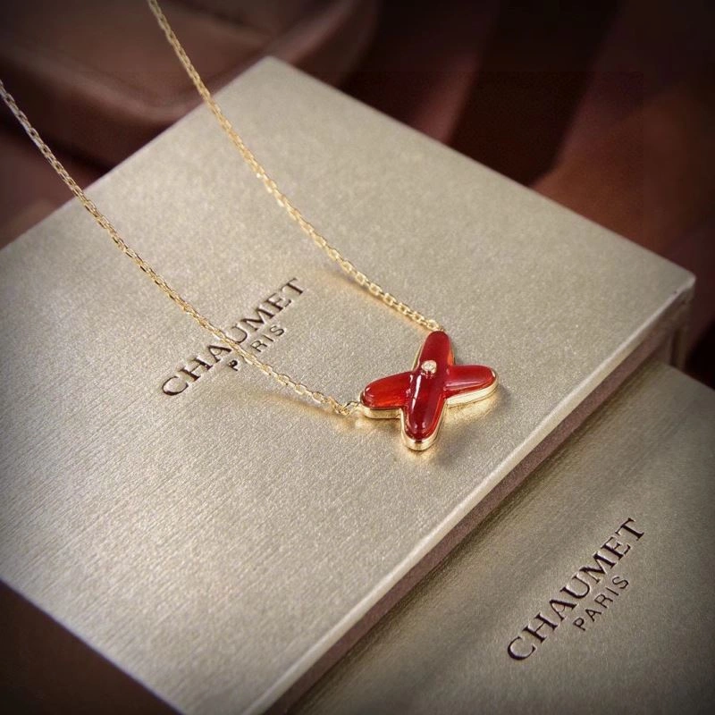 Indistinguishable Chaumet Necklaces