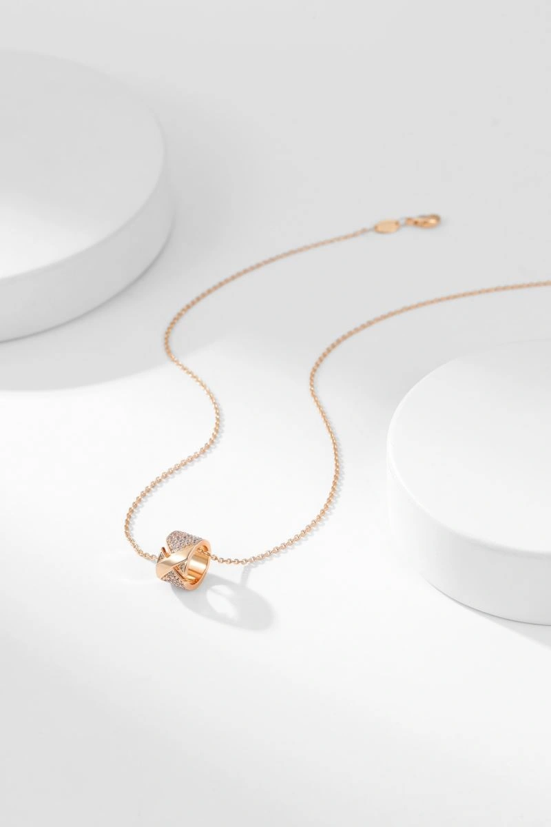Cut-rate Chaumet Necklaces