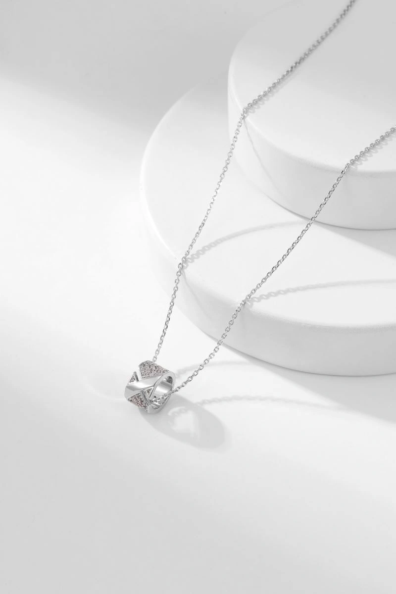 Cut-rate Chaumet Necklaces
