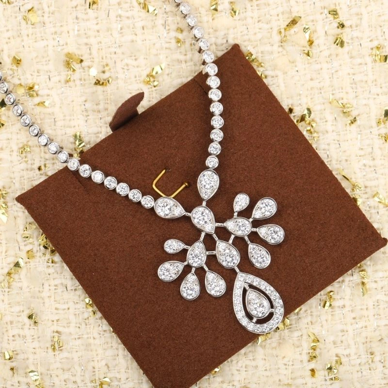 Cut-rate Chaumet Necklaces