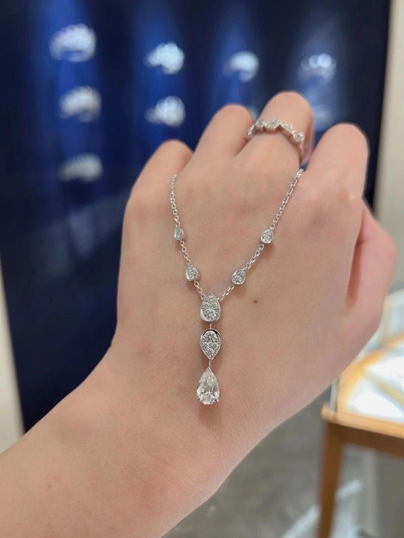 Cut-rate Chaumet Necklaces