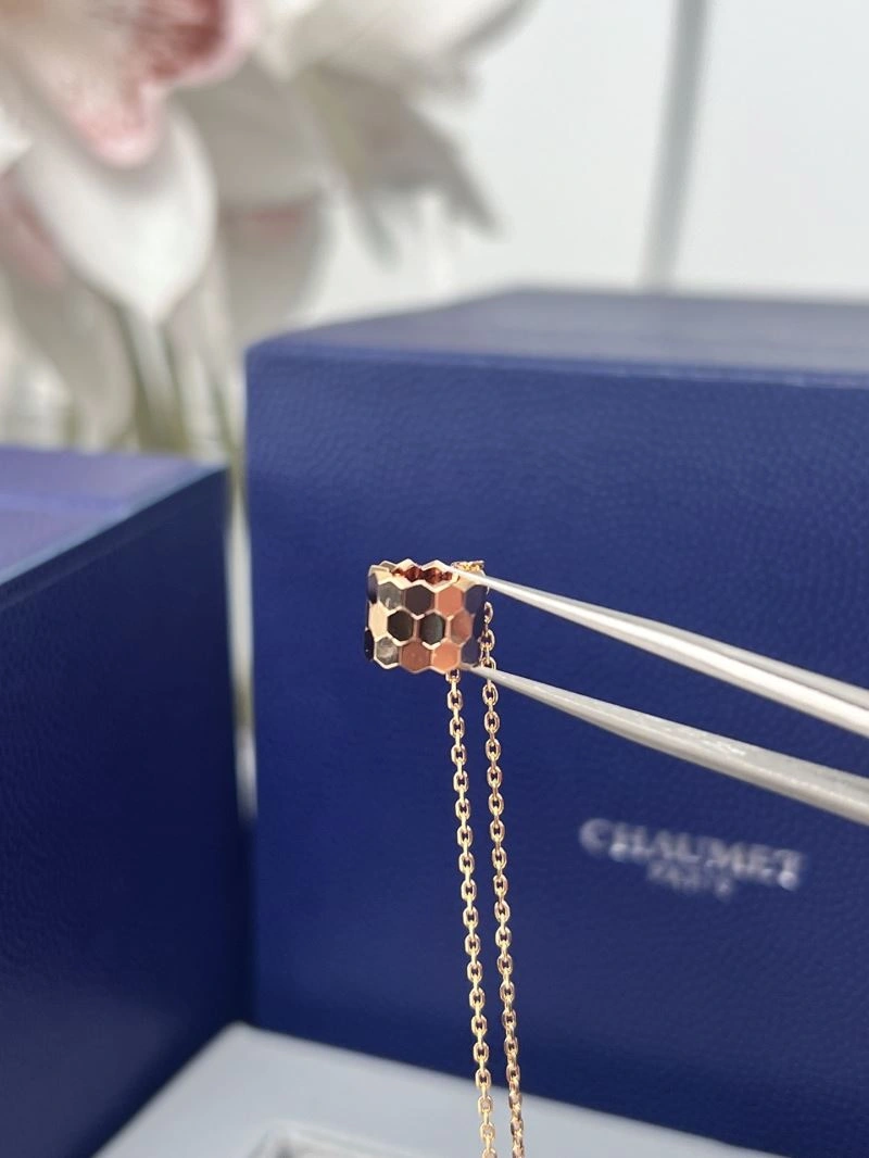 Official Chaumet Necklaces