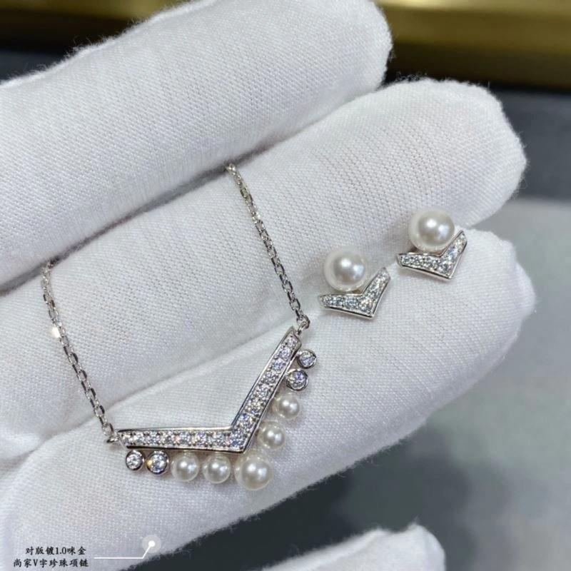 Exact replica Chaumet Necklaces