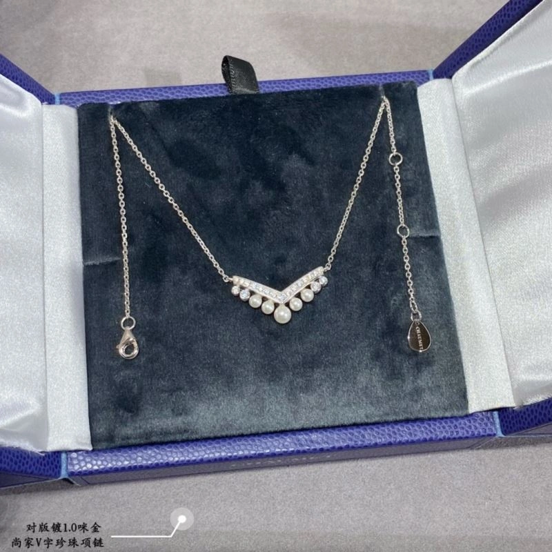 Exact replica Chaumet Necklaces
