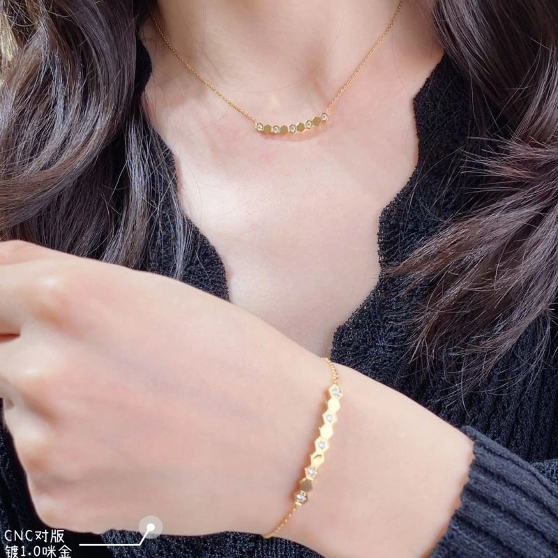 Top match Chaumet Necklaces