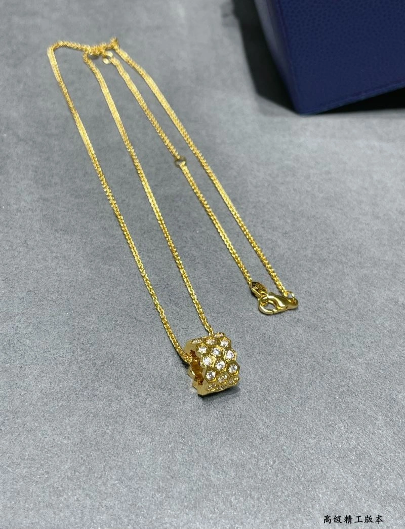 High accuracy Chaumet Necklaces