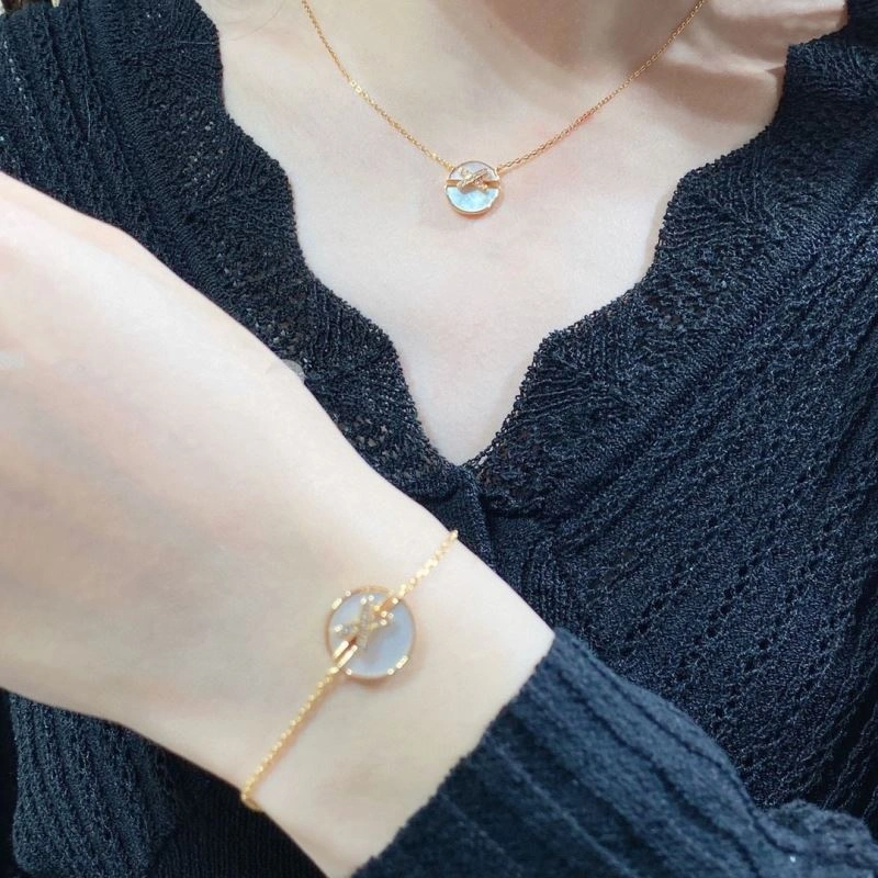 Official Chaumet Necklaces