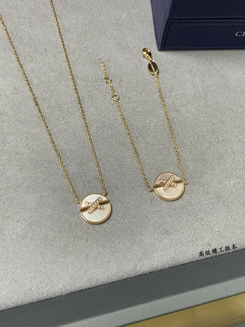 Official Chaumet Necklaces