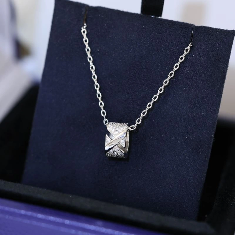 Official Chaumet Necklaces