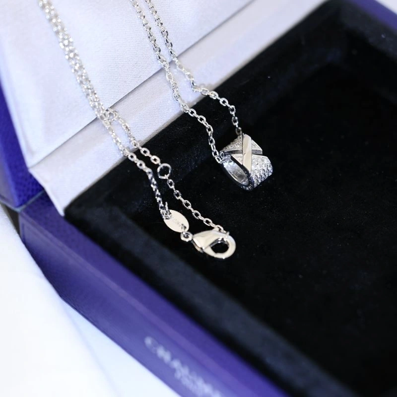 Official Chaumet Necklaces