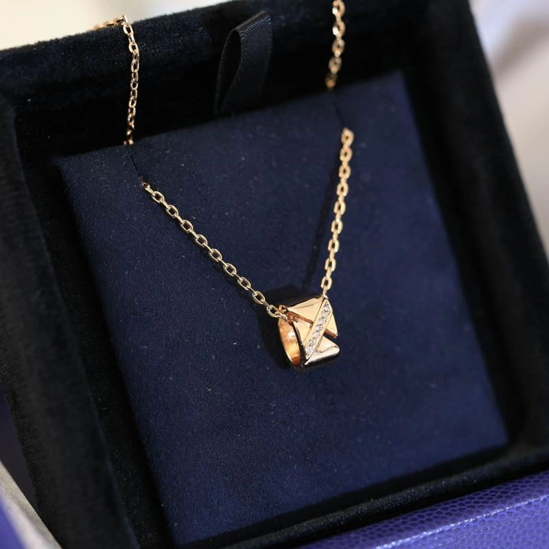 Brand-authenticated Chaumet Necklaces